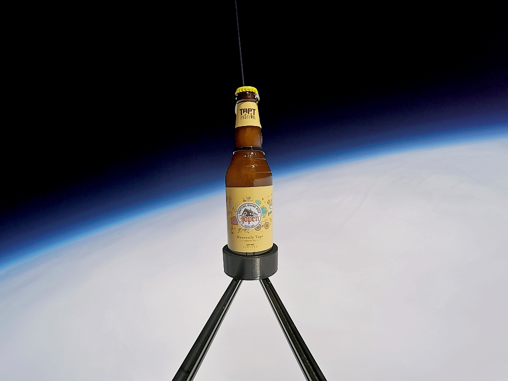 Jopen en TAPT Festival lanceren eerste bier ooit de hemel in - Jopenbier.nl